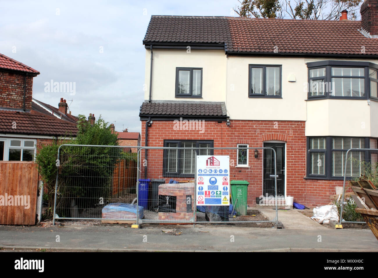 Extended family dwelling hi-res stock photography and images - Alamy