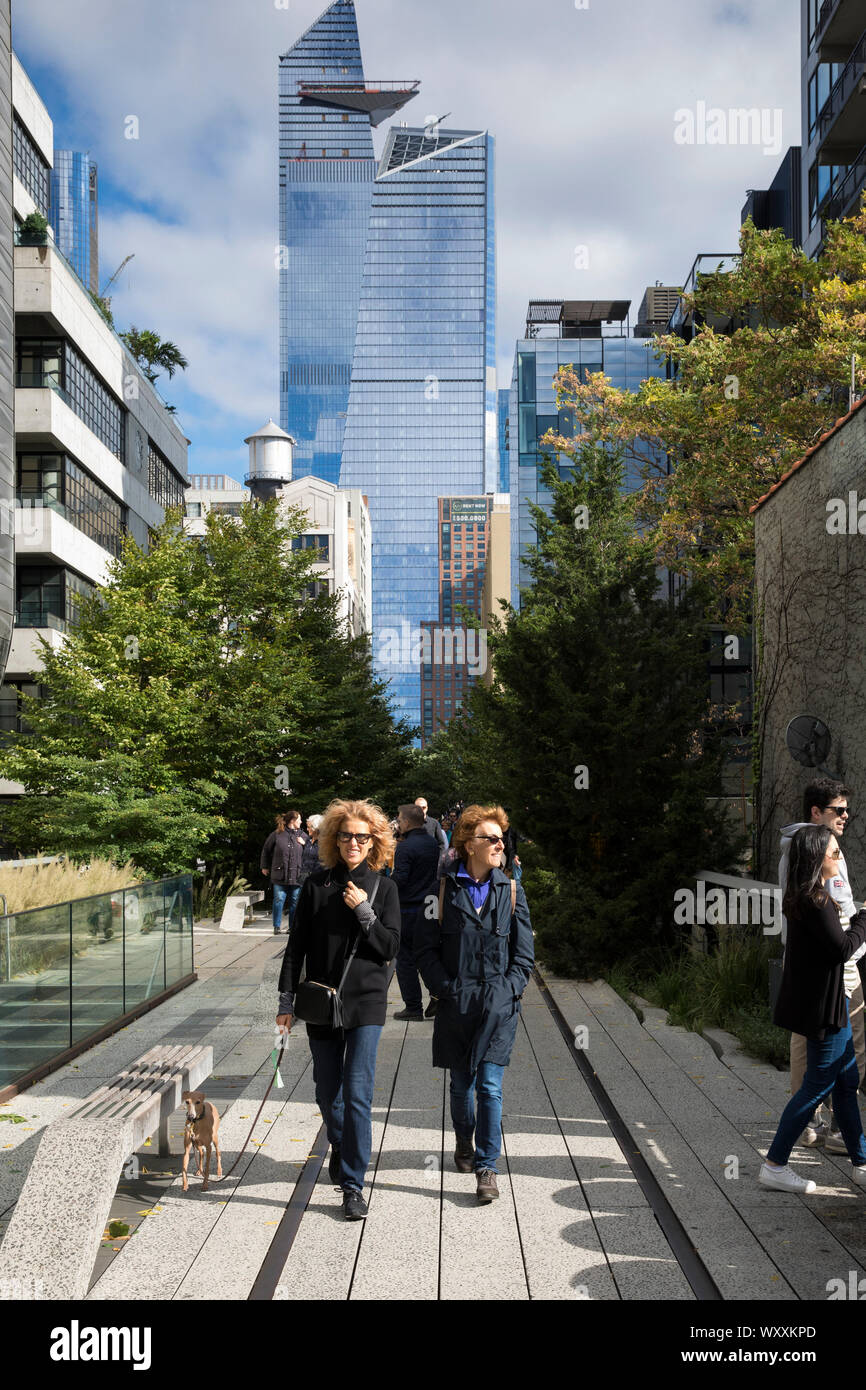 Tourists and disused train tracks on The High Line elevated park ...