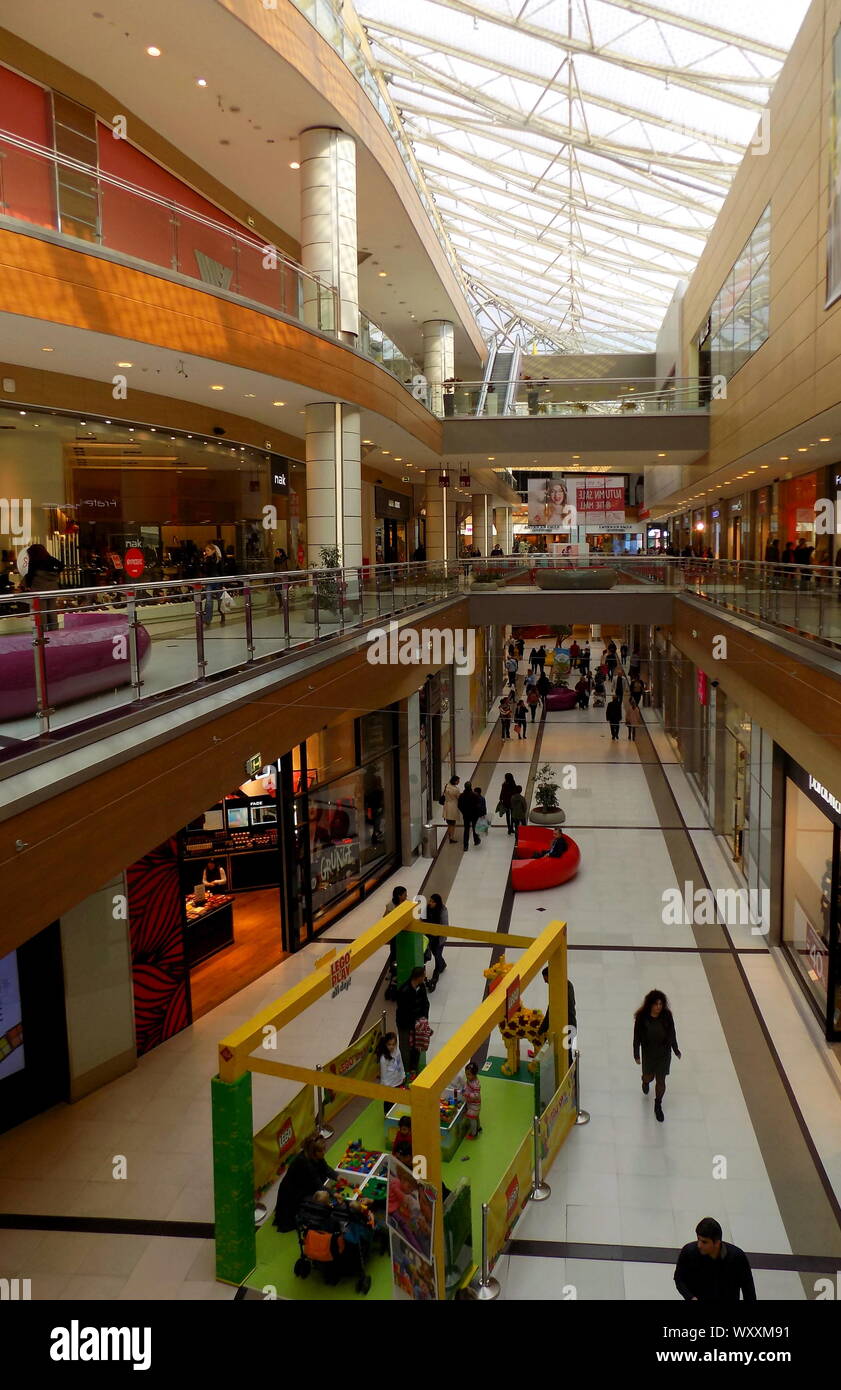 shop, store, mega store, people, city Stock Photo - Alamy