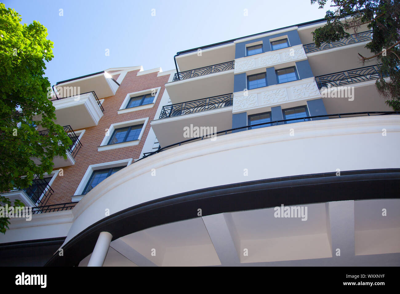 New use apartment building hi-res stock photography and images - Alamy