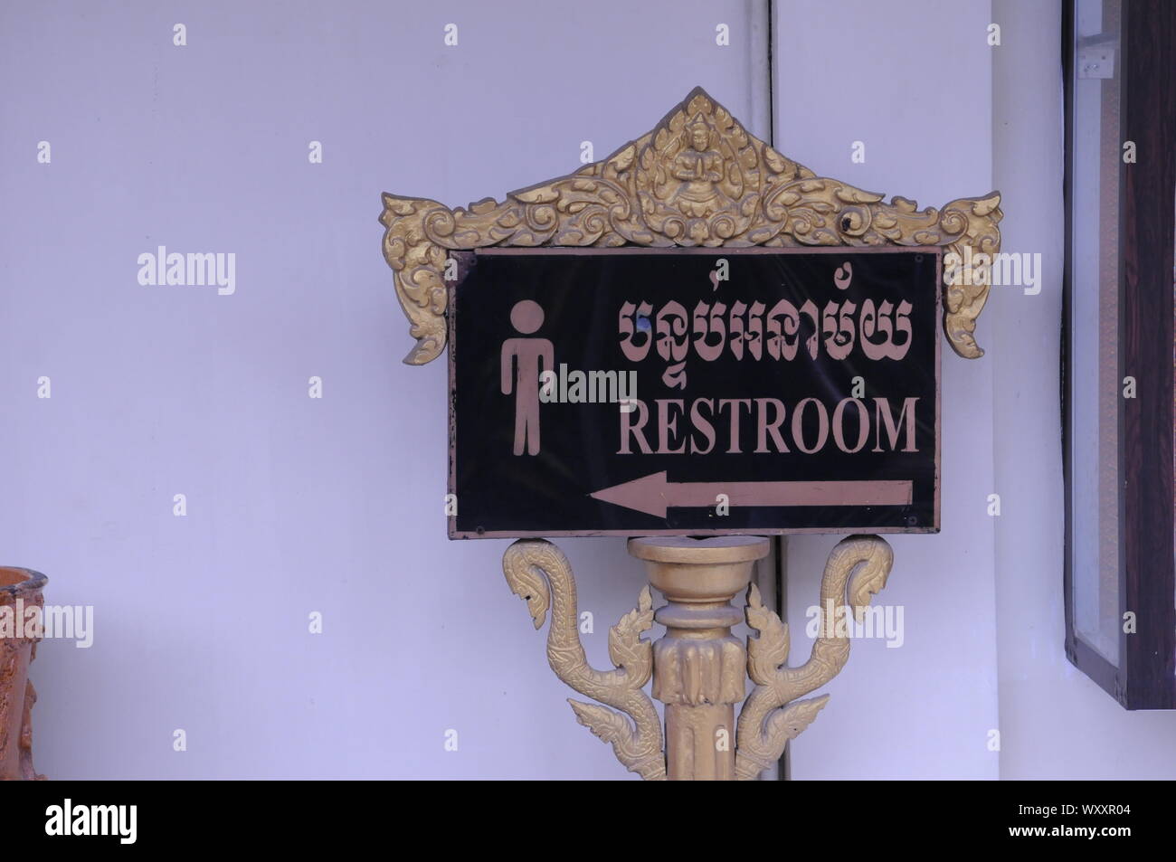 Mens restroom sign hi-res stock photography and images - Alamy