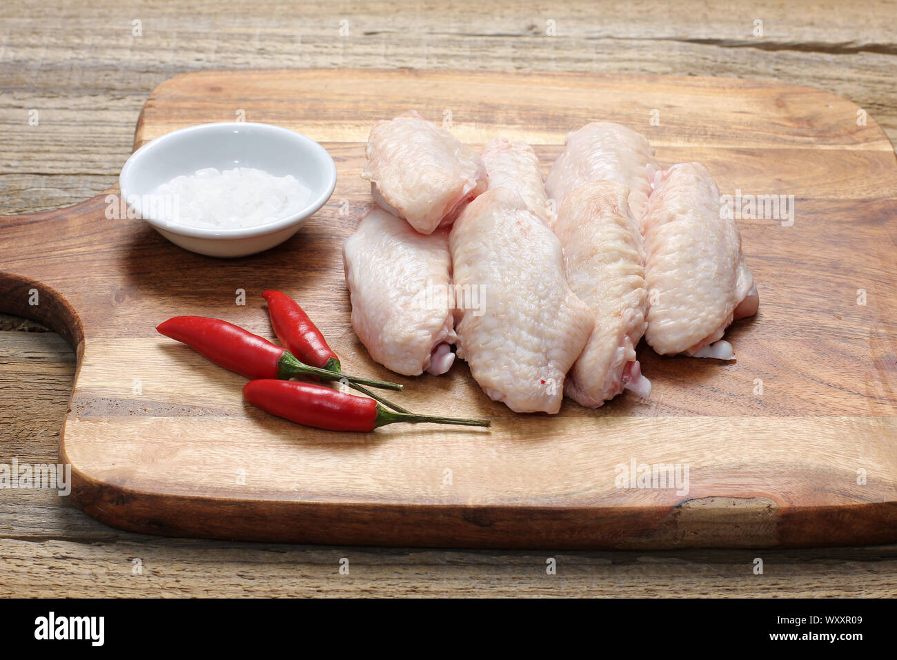 Chicken Wings on Chopping Board Stock Photo - Alamy
