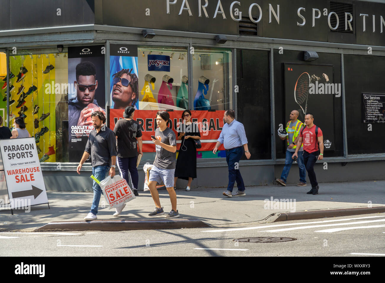 Paragon sports hi-res stock photography and images - Alamy