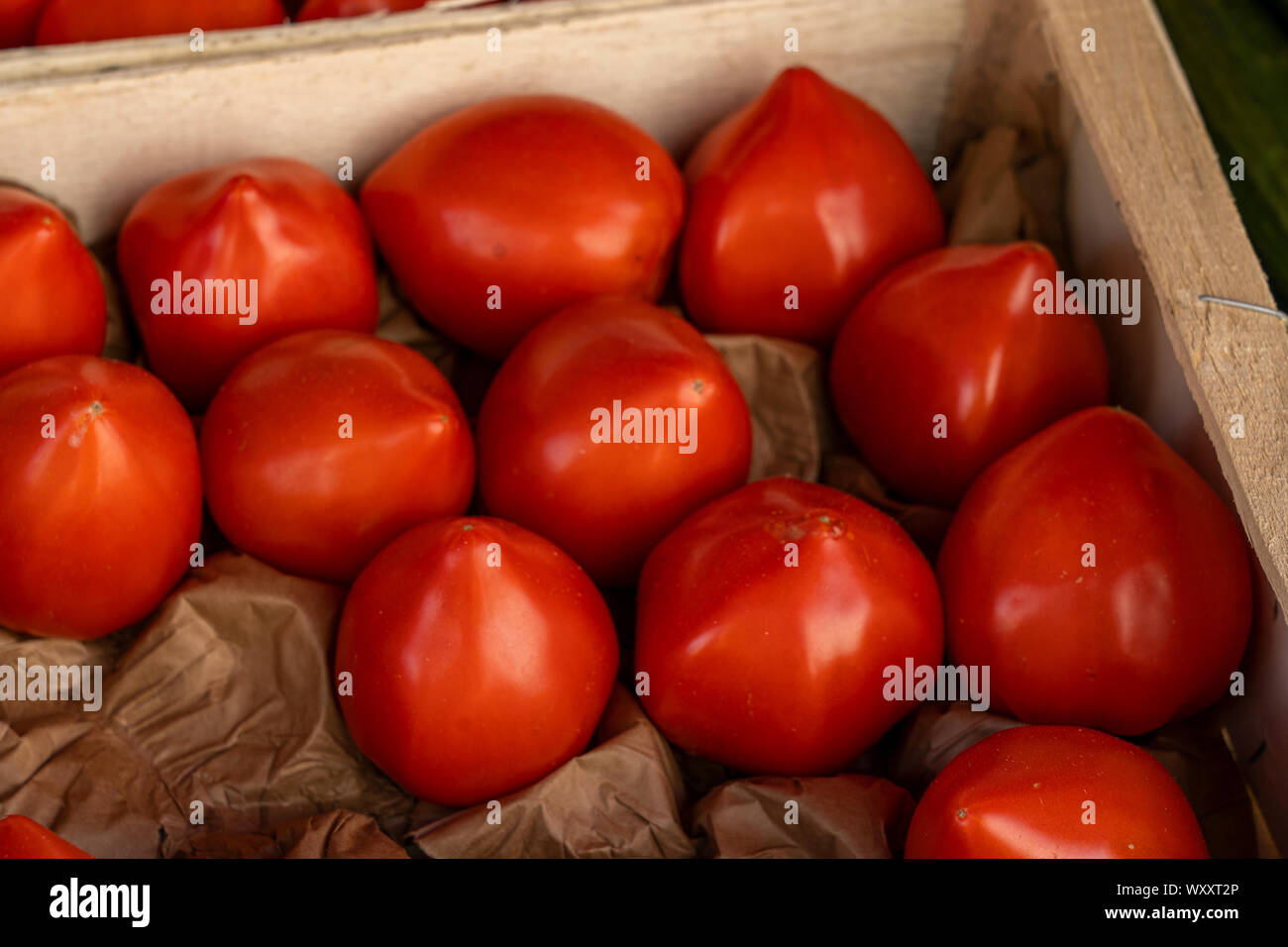Red tomatoes market hi-res stock photography and images - Alamy