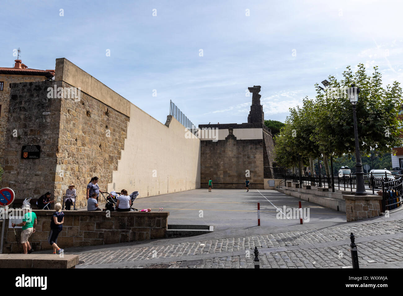 Fronton hi-res stock photography and images - Alamy