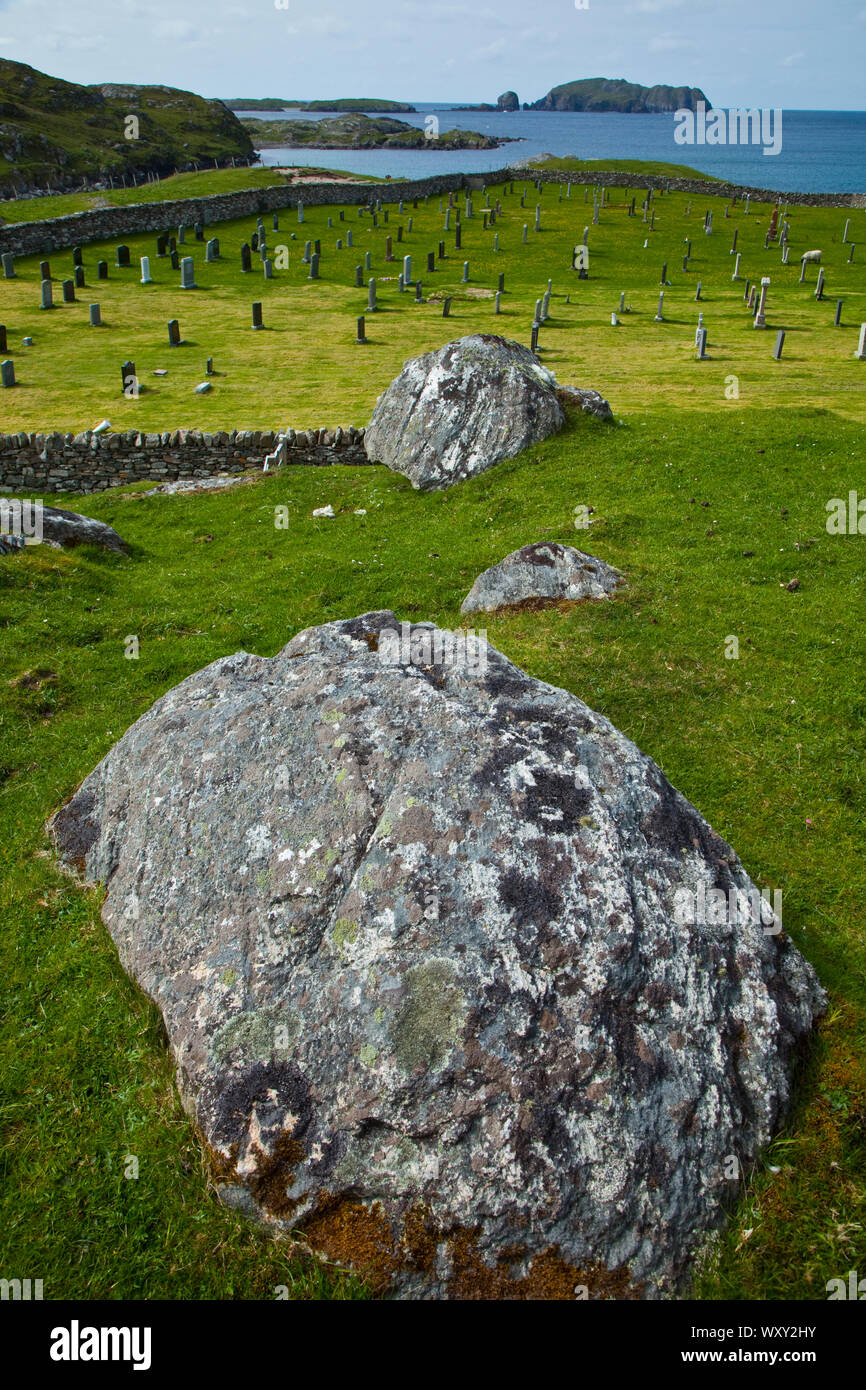 Cementerio junto a playa Bostadh (Cemetery nearby Bostadh Beach). Great ...