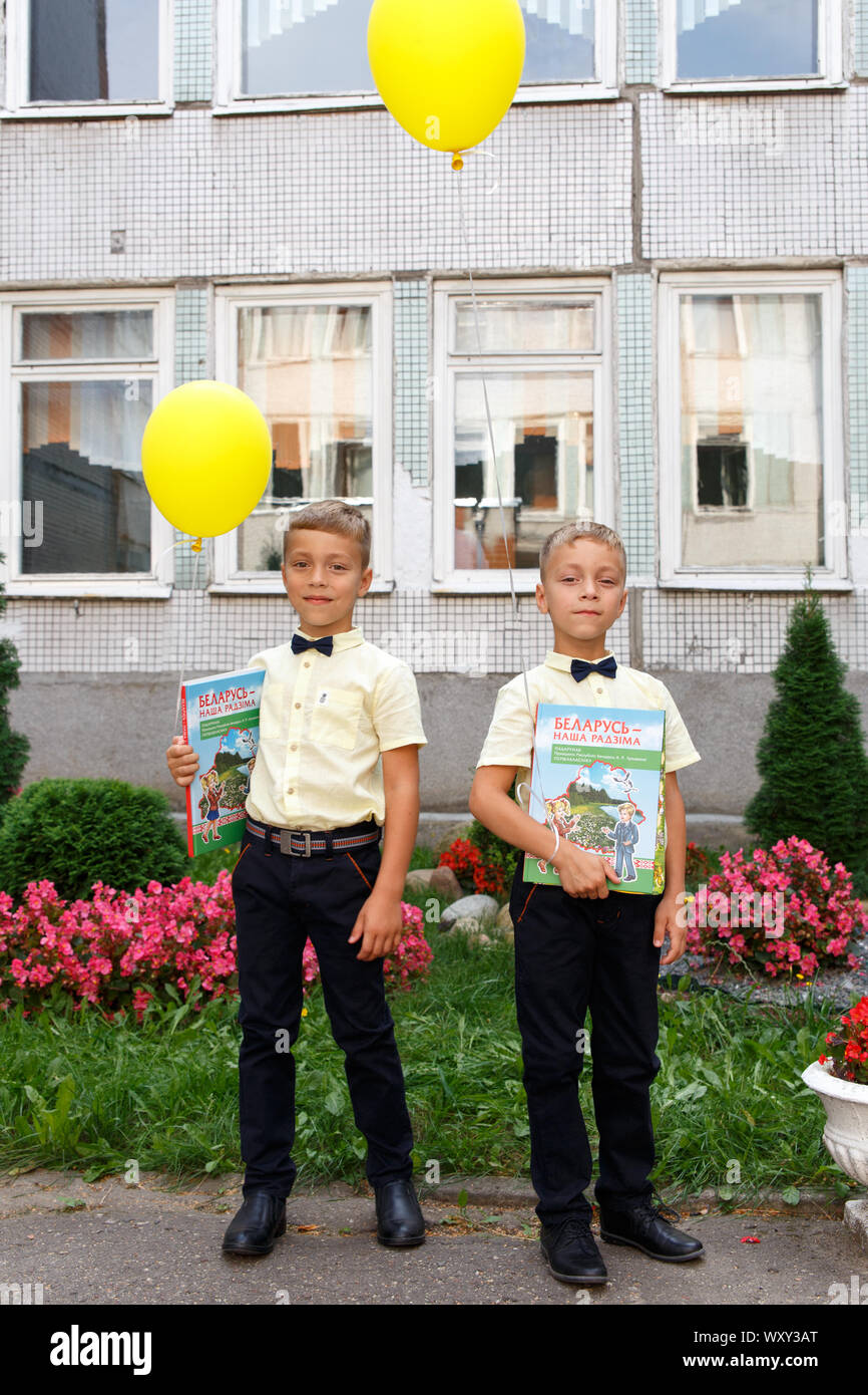 Twins school hi-res stock photography and images - Alamy