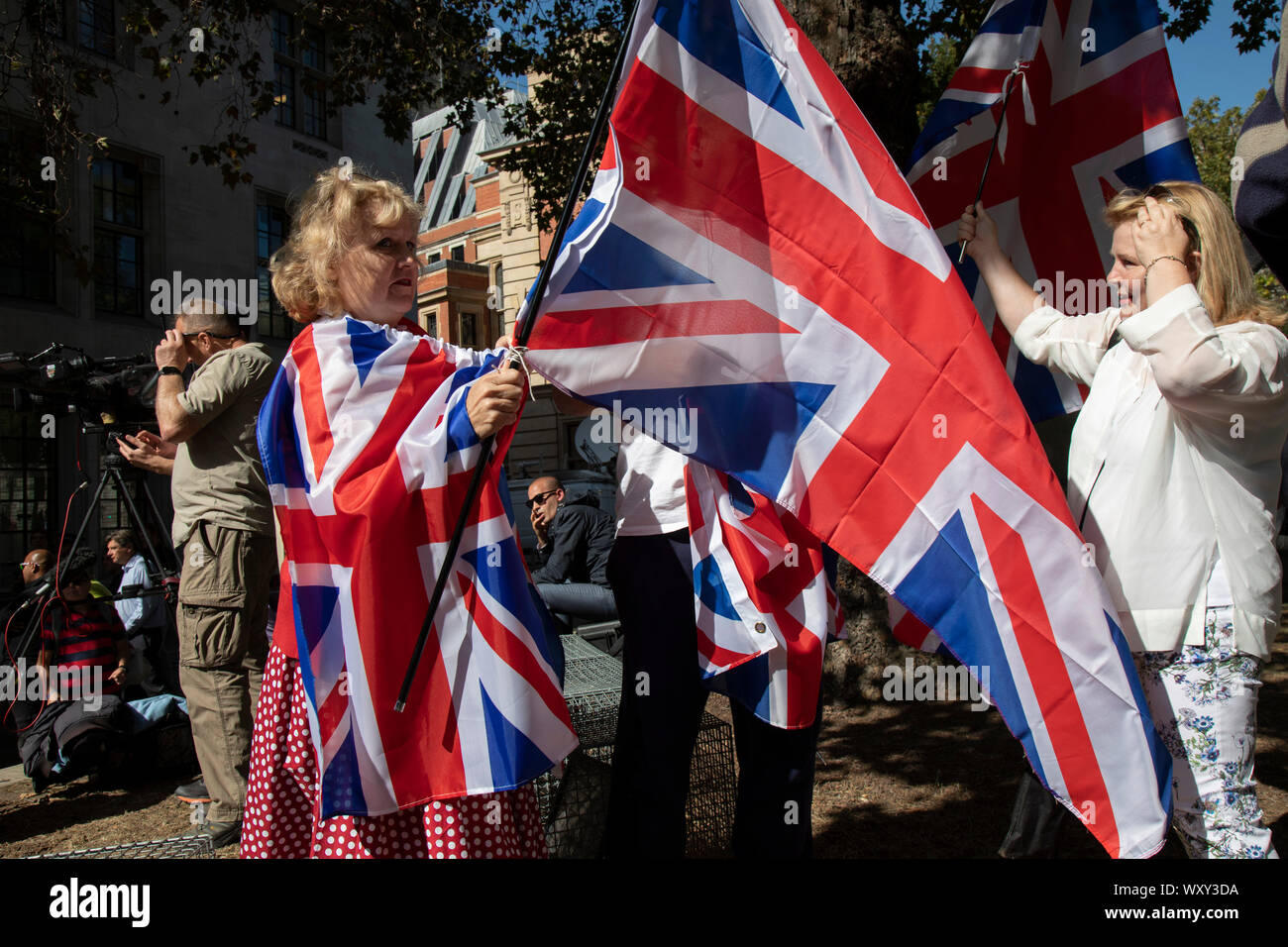 Boris johnson waving flag hi-res stock photography and images - Alamy