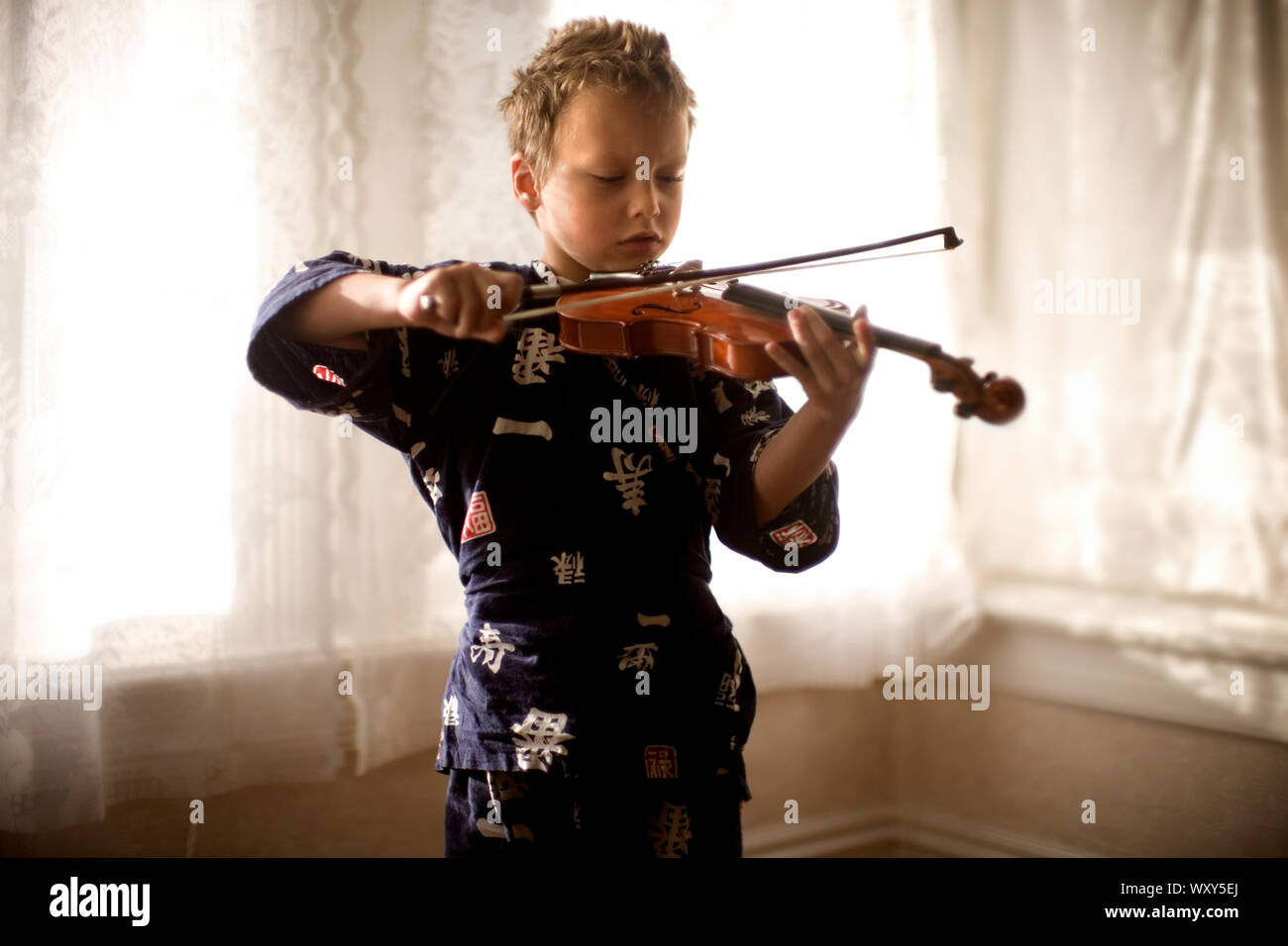 Violin Being Played High Resolution Stock Photography and Images - Alamy