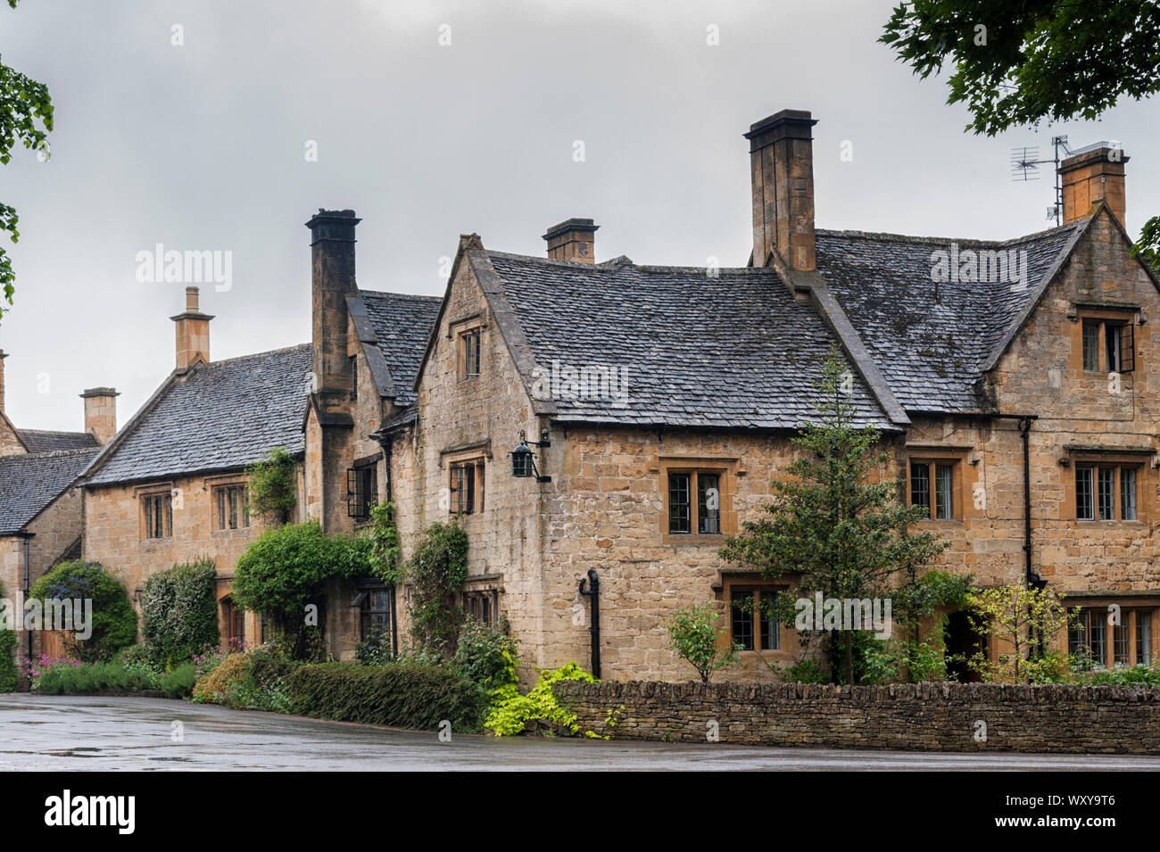 Jacobean manor houses cotswolds hi-res stock photography and images - Alamy