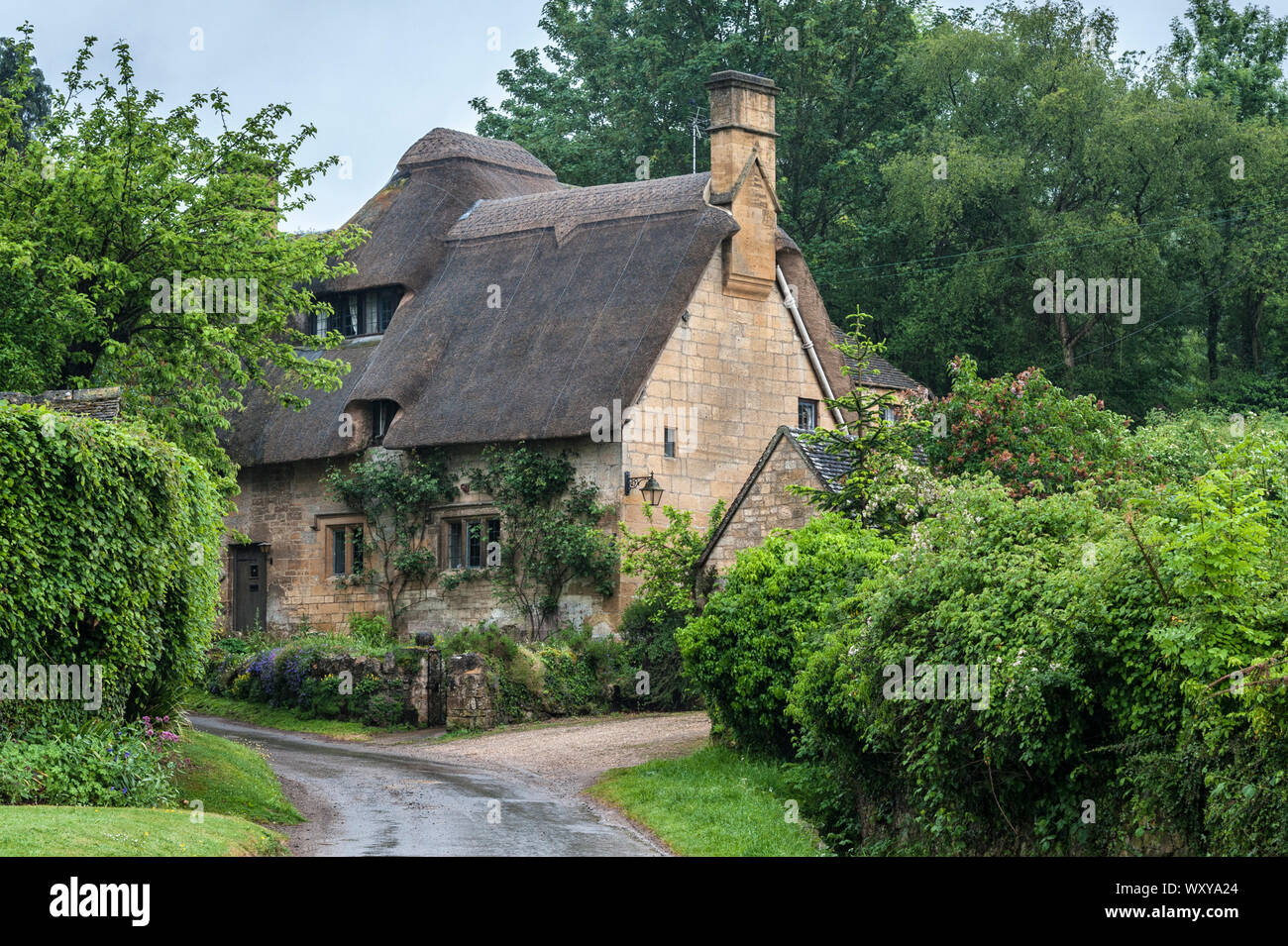 Jacobean manor houses cotswolds hi-res stock photography and images - Alamy