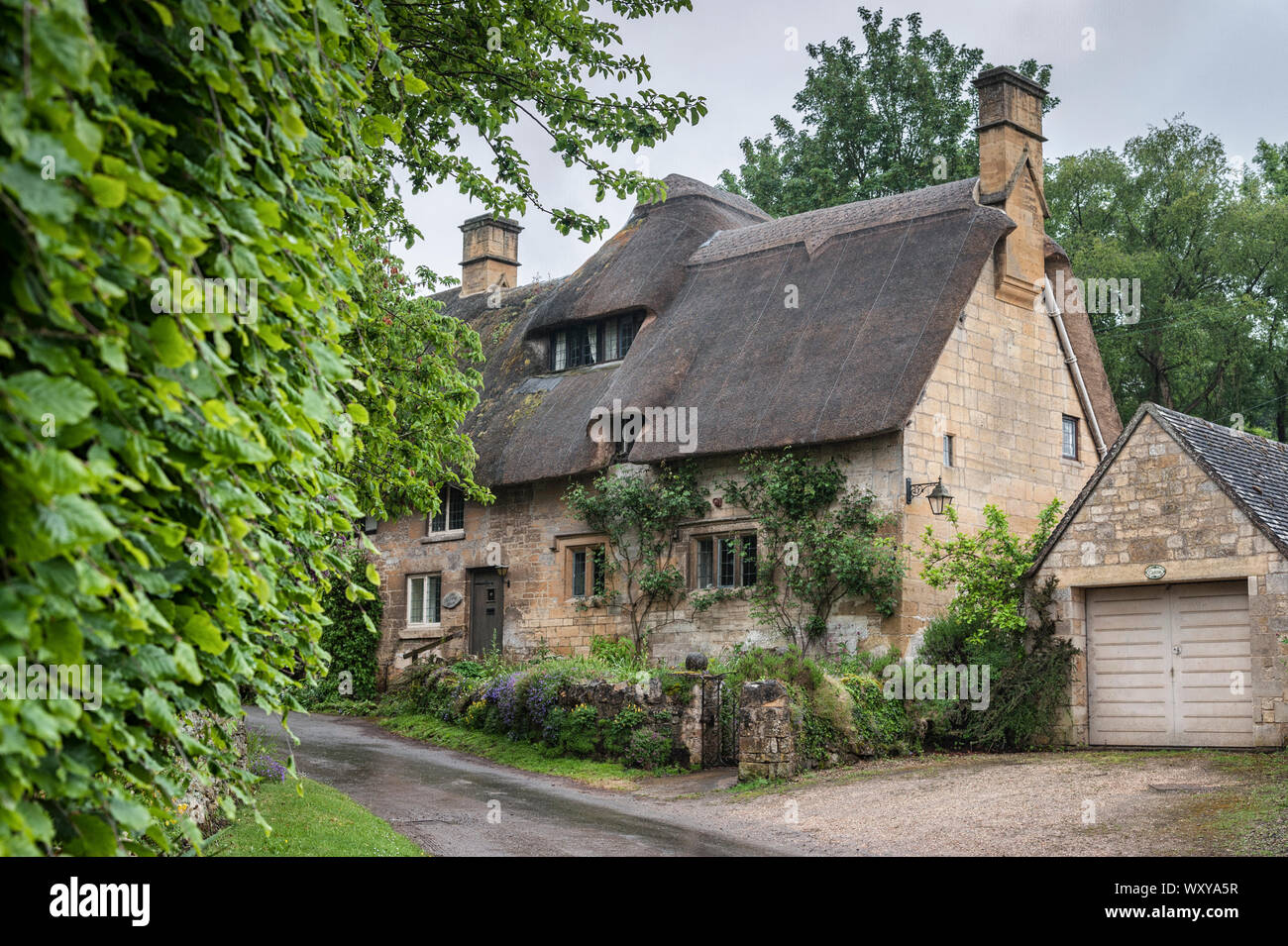 Jacobean manor houses cotswolds hi-res stock photography and images - Alamy