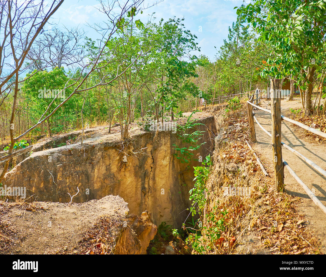 Land seismic hi-res stock photography and images - Alamy