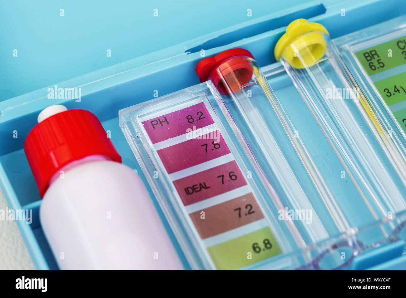 Chlorine testing kit hi-res stock photography and images - Alamy