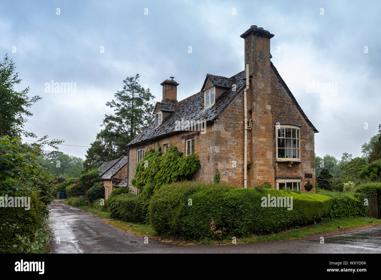 Jacobean manor houses cotswolds hi-res stock photography and images - Alamy