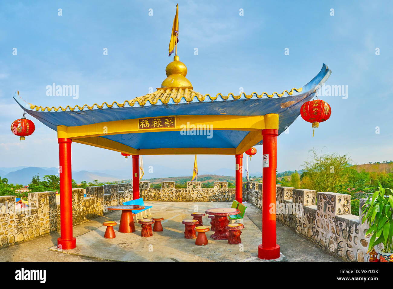 Sweeping roof hi-res stock photography and images - Alamy