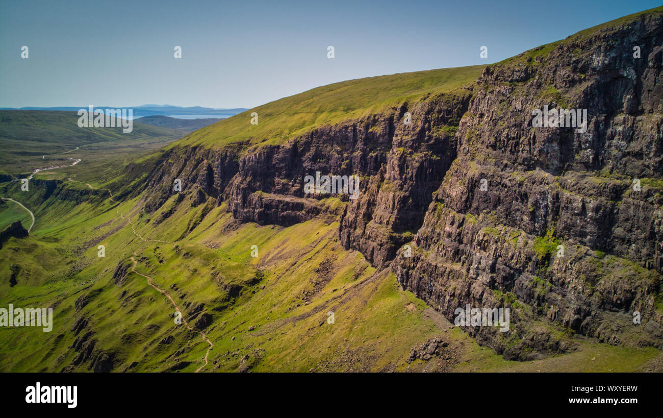 Edge cliff valley below hi-res stock photography and images - Alamy