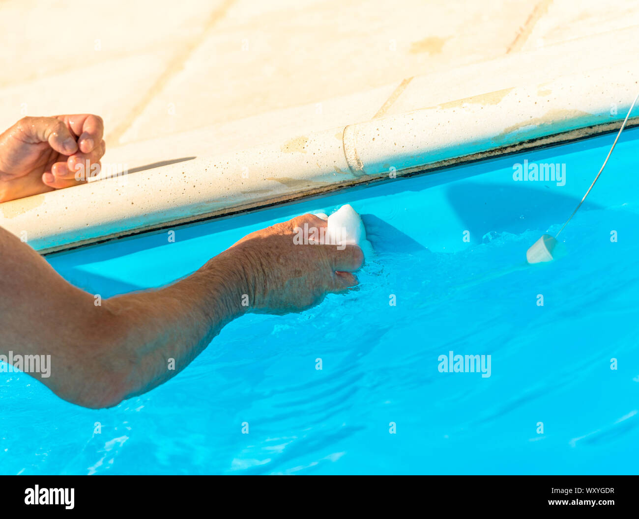Clean the water line of a pool Stock Photo - Alamy