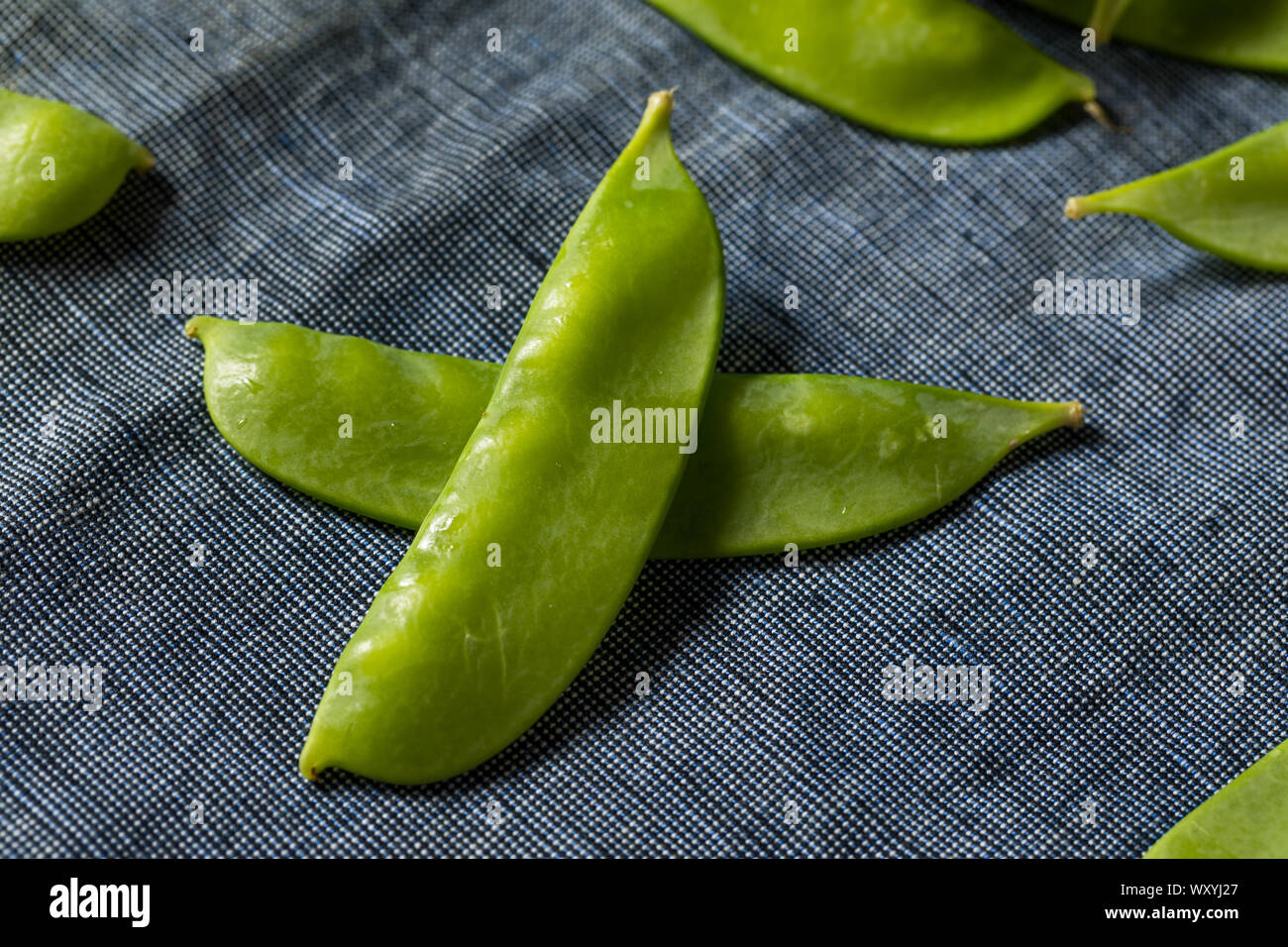 Raw Green Organic Snow Peas in a Heap Stock Photo - Alamy