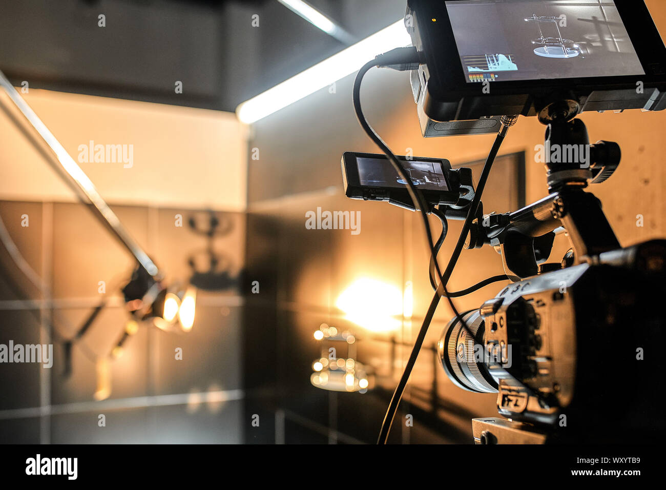 Outdoor photo shoot set up hi-res stock photography and images - Alamy