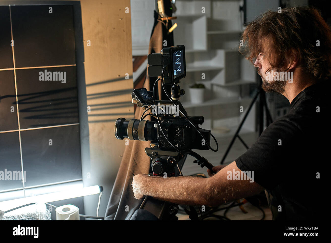 Outdoor photo shoot set up hi-res stock photography and images - Alamy