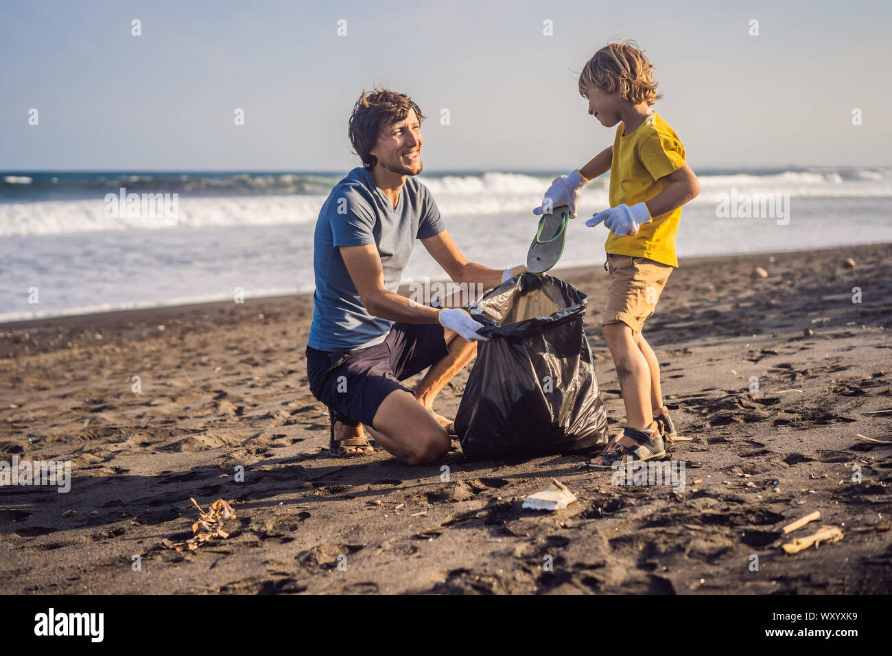 Ocean clean up boom hi-res stock photography and images - Alamy