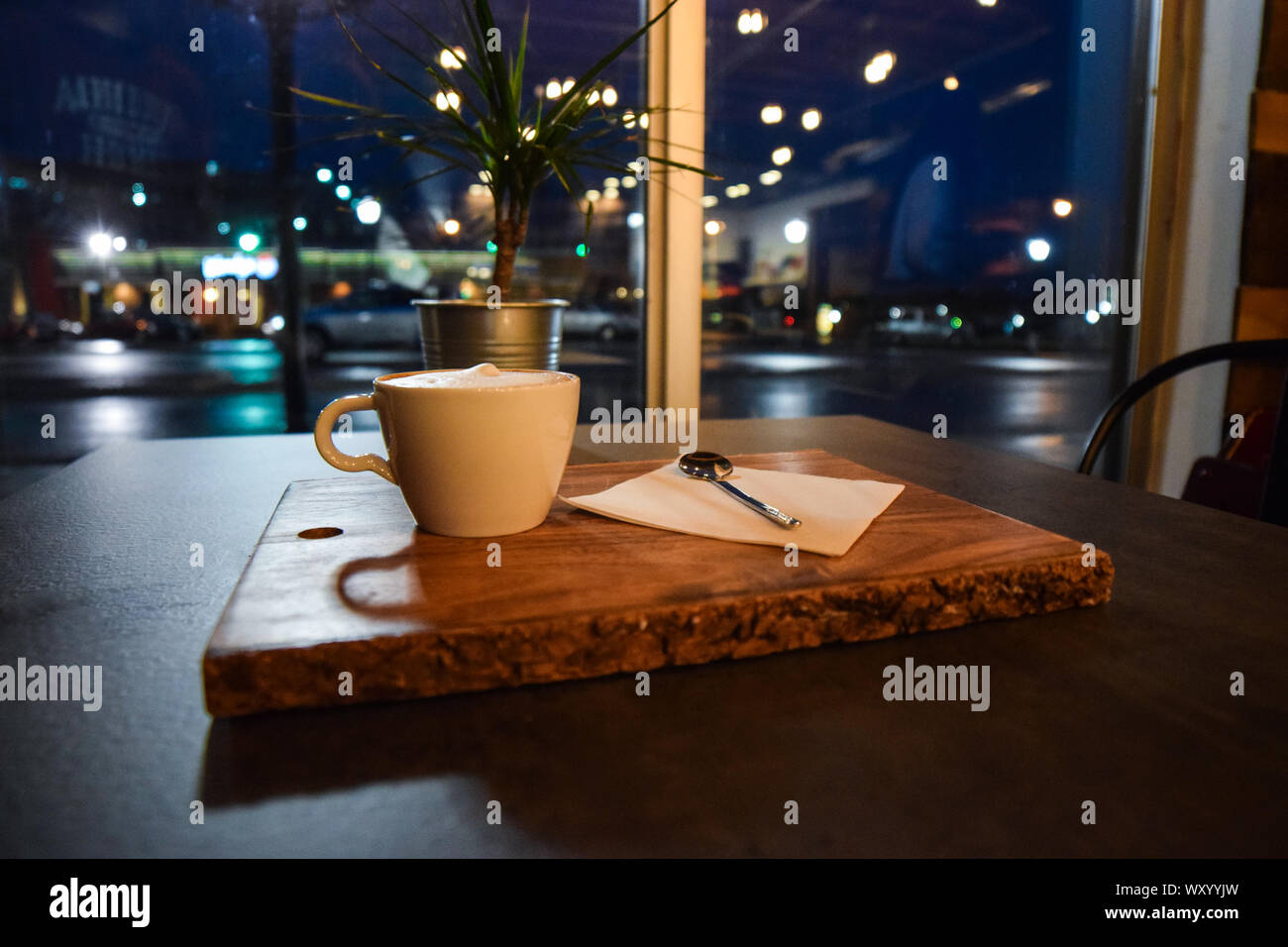 Casual coffee shop hi-res stock photography and images - Alamy