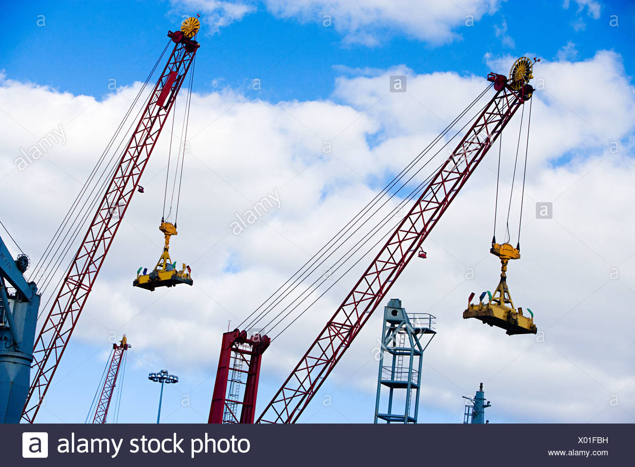 Quay Cranes High Resolution Stock Photography and Images - Alamy