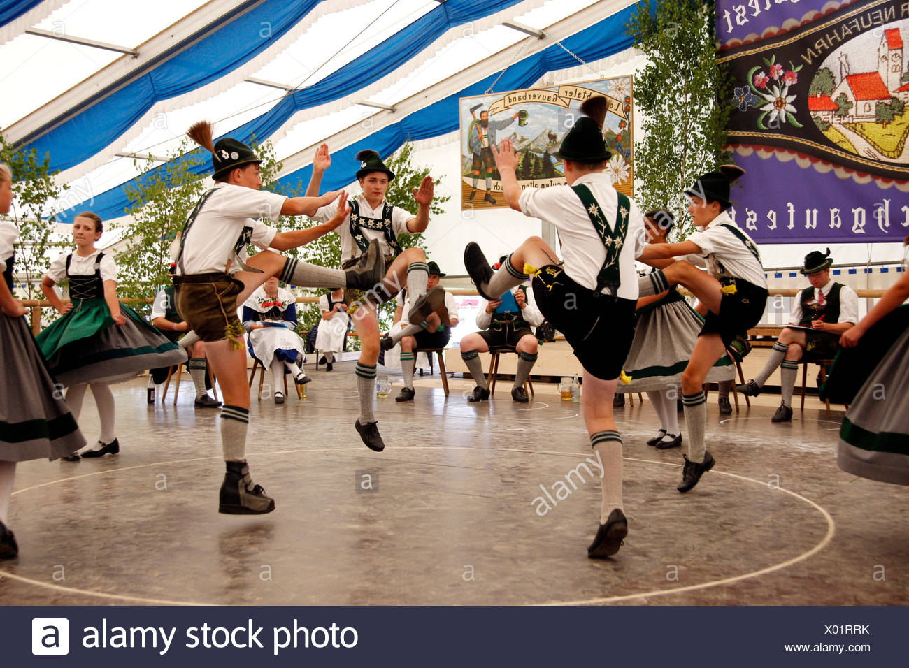 Traditional Bavarian Dance Stock Photos & Traditional Bavarian Dance ...