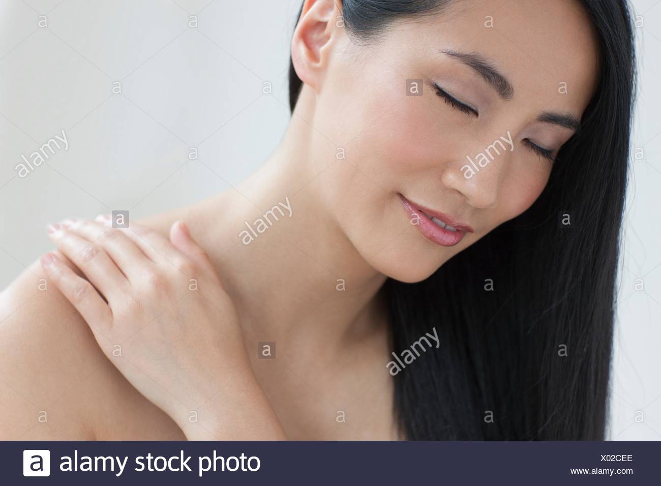 Touching Shoulder Stock Photos & Touching Shoulder Stock Images - Alamy