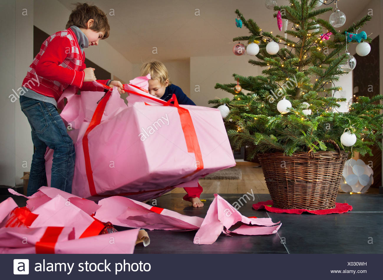 Presents Messy Stock Photos & Presents Messy Stock Images - Alamy