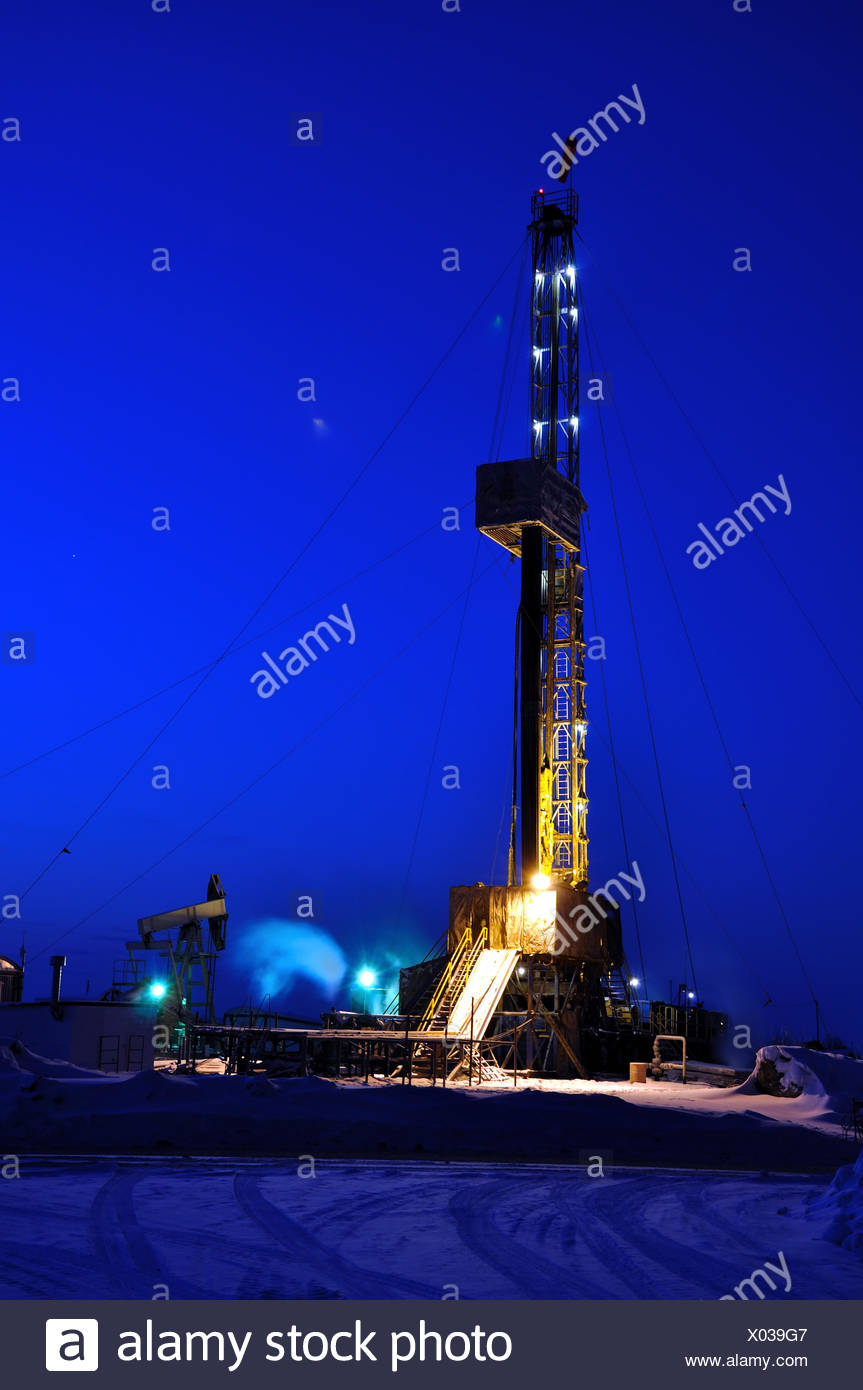 Drilling Rig Night High Resolution Stock Photography and Images - Alamy
