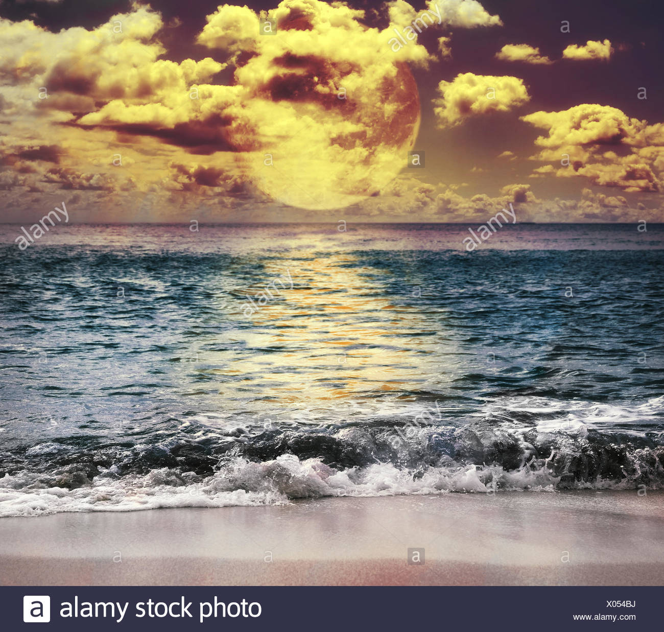 Moon Reflection Stock Photos & Moon Reflection Stock Images - Alamy
