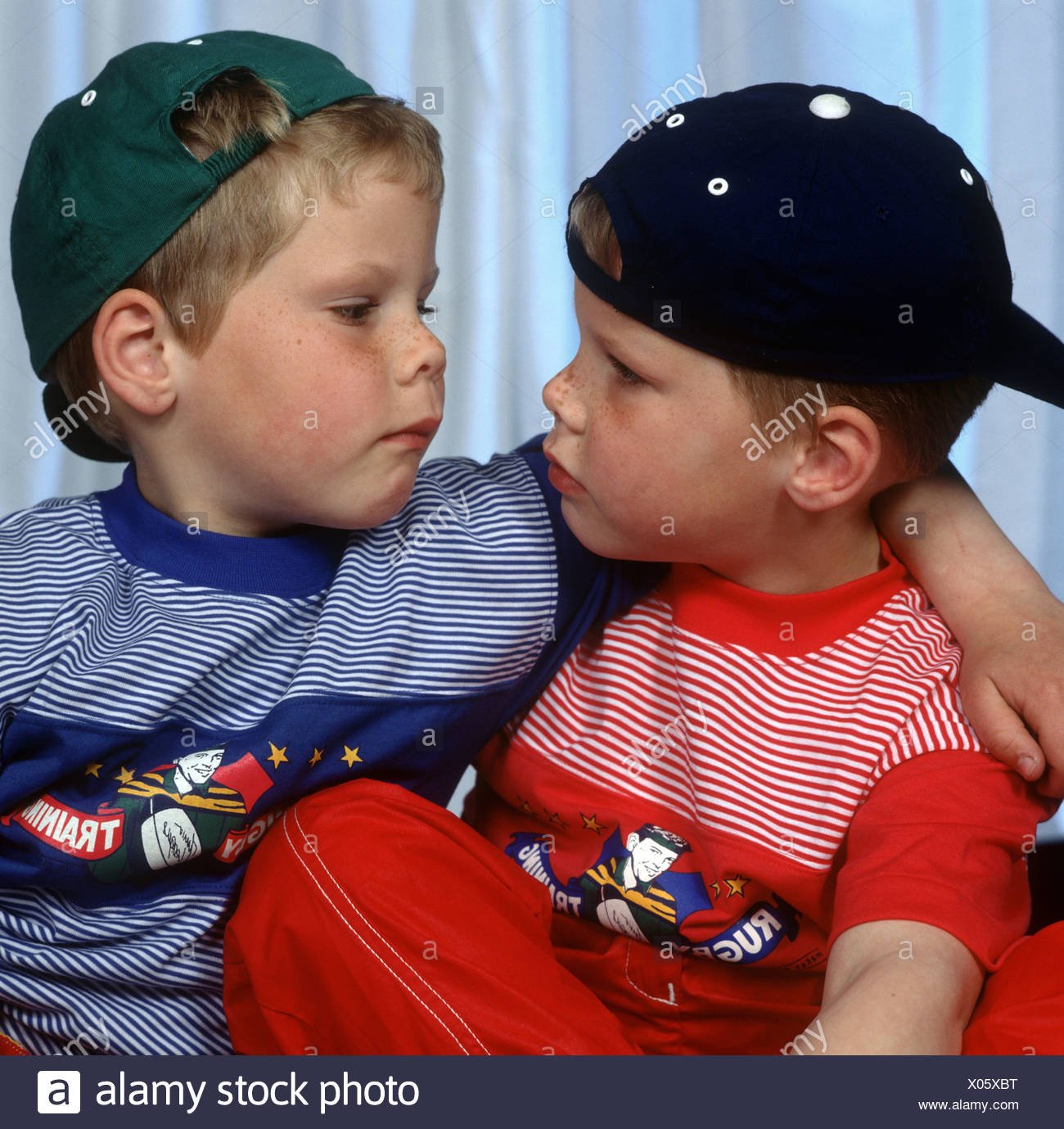 Identical Twins Children High Resolution Stock Photography and Images ...