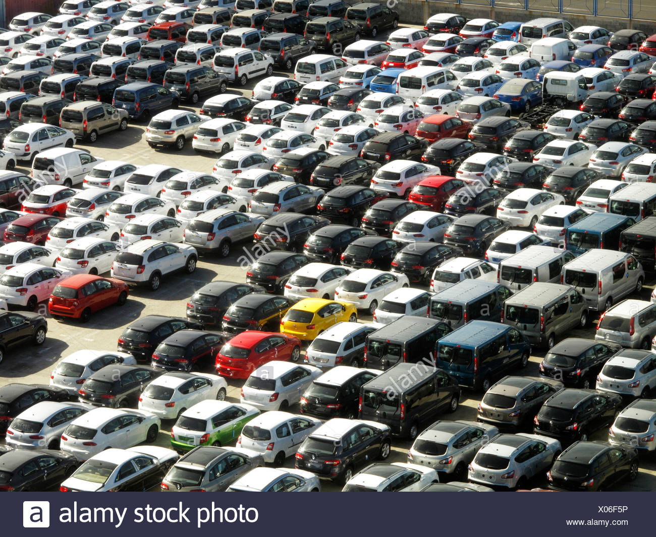Cars Loading Onto Ship Stock Photos & Cars Loading Onto Ship Stock ...