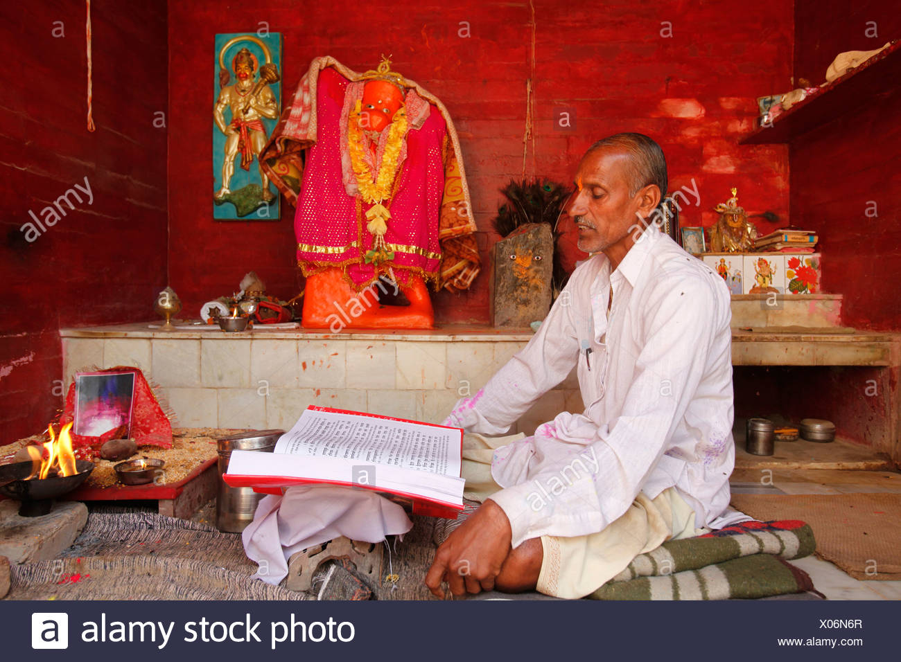 Reading Ramayana High Resolution Stock Photography and Images - Alamy