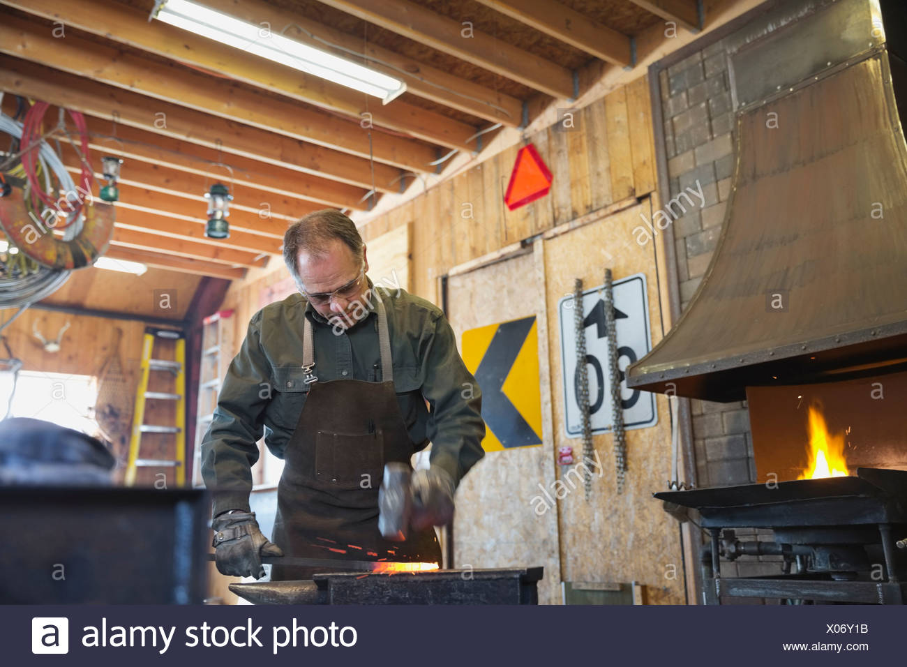 Hammer Hitting Metal Stock Photos & Hammer Hitting Metal Stock Images ...