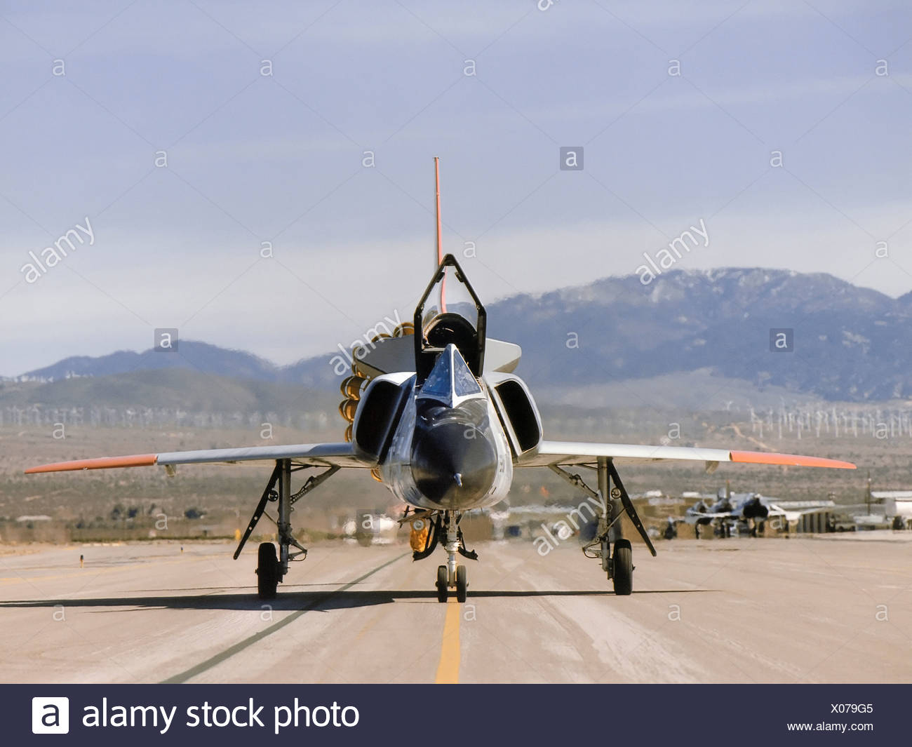 F 106 Delta Dart Landing High Resolution Stock Photography and Images ...