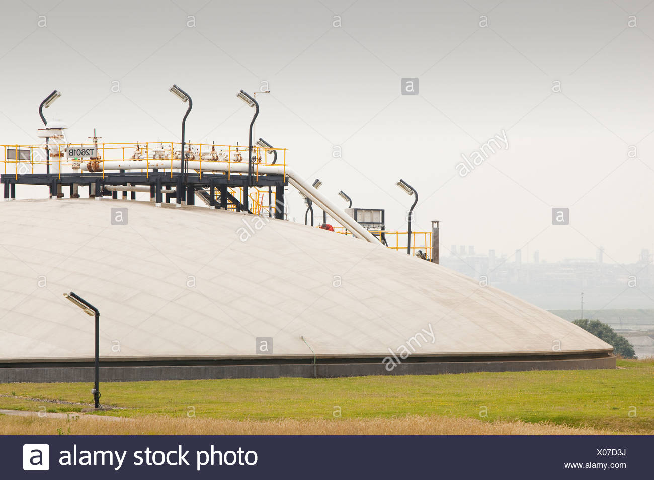Gas Storage Tank Uk High Resolution Stock Photography and Images - Alamy