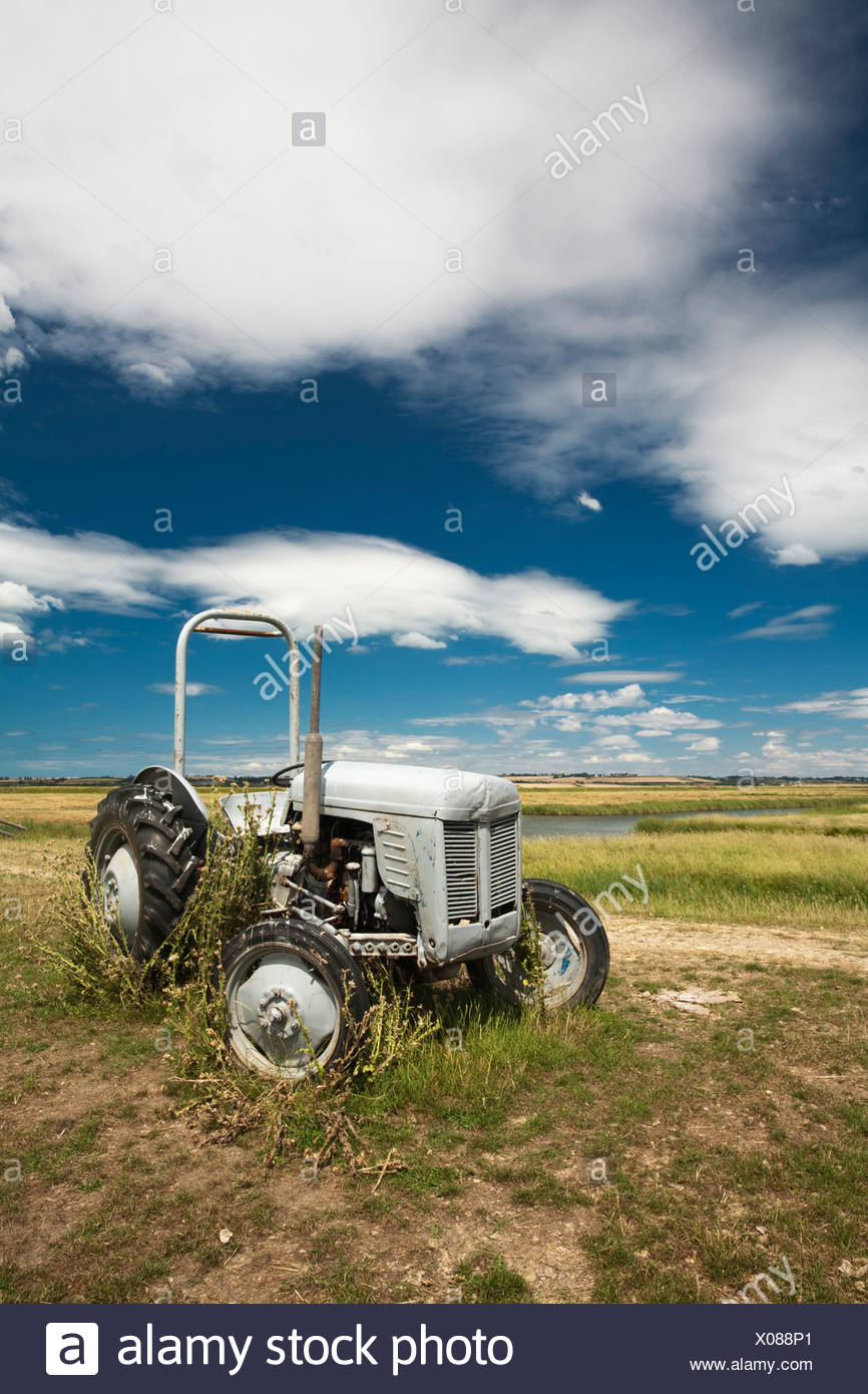Old Tractor Uk High Resolution Stock Photography and Images - Alamy