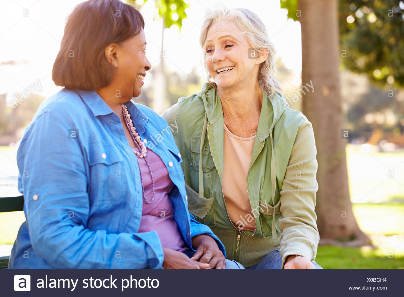 Two Women Talking Stock Photos & Two Women Talking Stock Images - Alamy