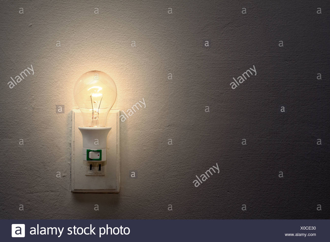 Light Bulb Socket Stock Photos & Light Bulb Socket Stock Images - Alamy