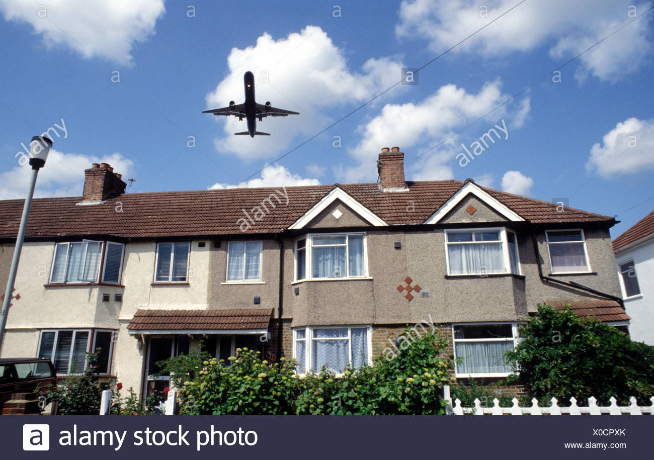Plane Flying Over Houses Heathrow Stock Photos & Plane Flying Over ...