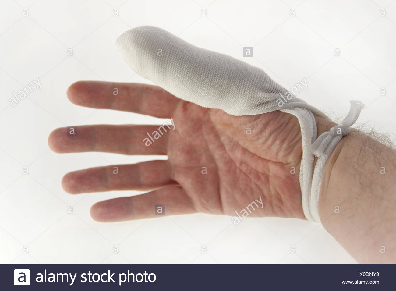 Daumen Verband High Resolution Stock Photography and Images - Alamy