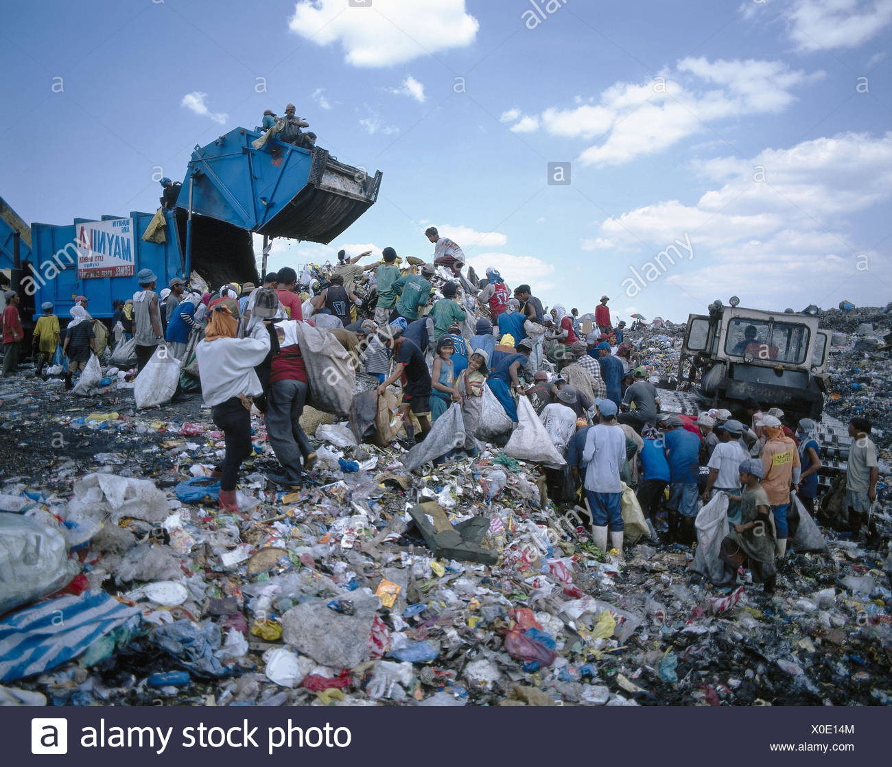 Smokey Mountain Philippines High Resolution Stock Photography and ...