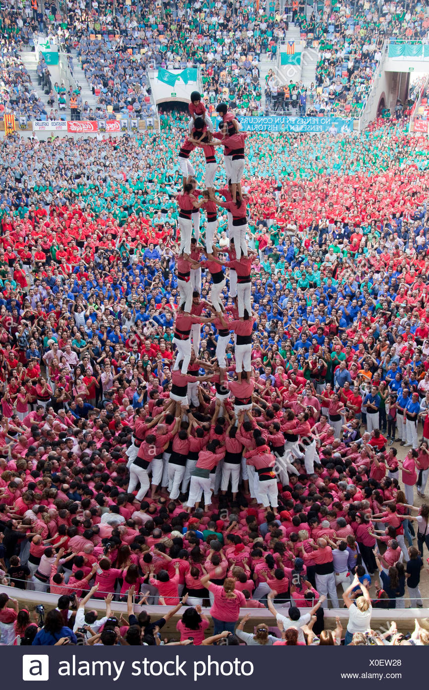 Human Pyramid Stock Photos & Human Pyramid Stock Images - Alamy