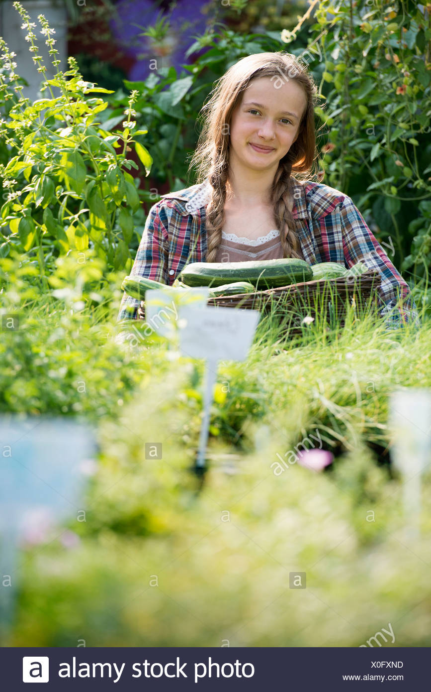 Tween Girls Working High Resolution Stock Photography and Images - Alamy