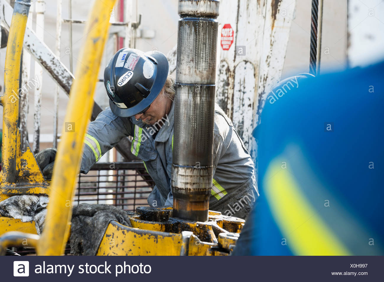 Oil Rig And Men Stock Photos & Oil Rig And Men Stock Images - Alamy