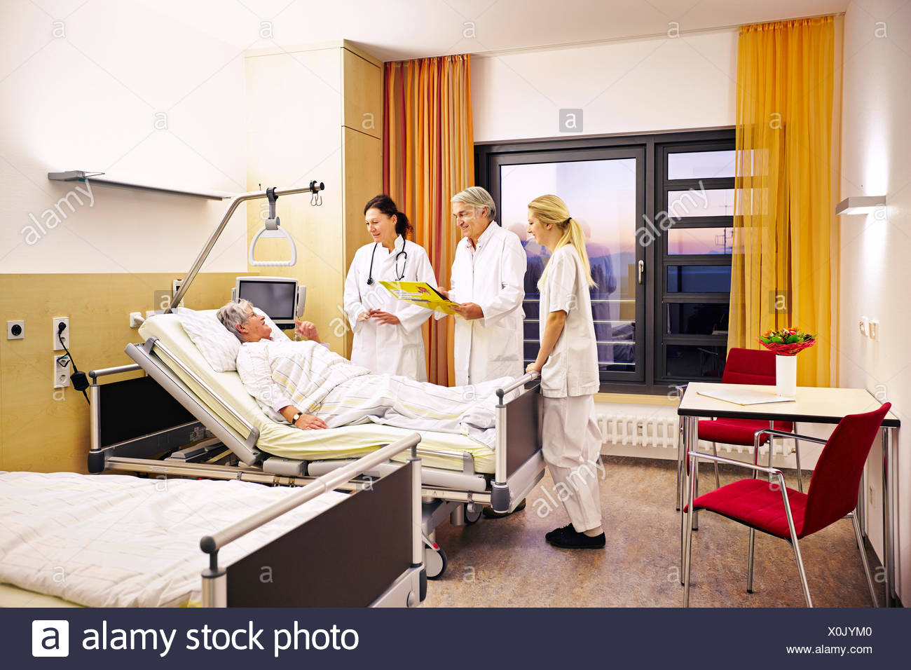 Krankenhausbett Stock Photos & Krankenhausbett Stock Images - Alamy