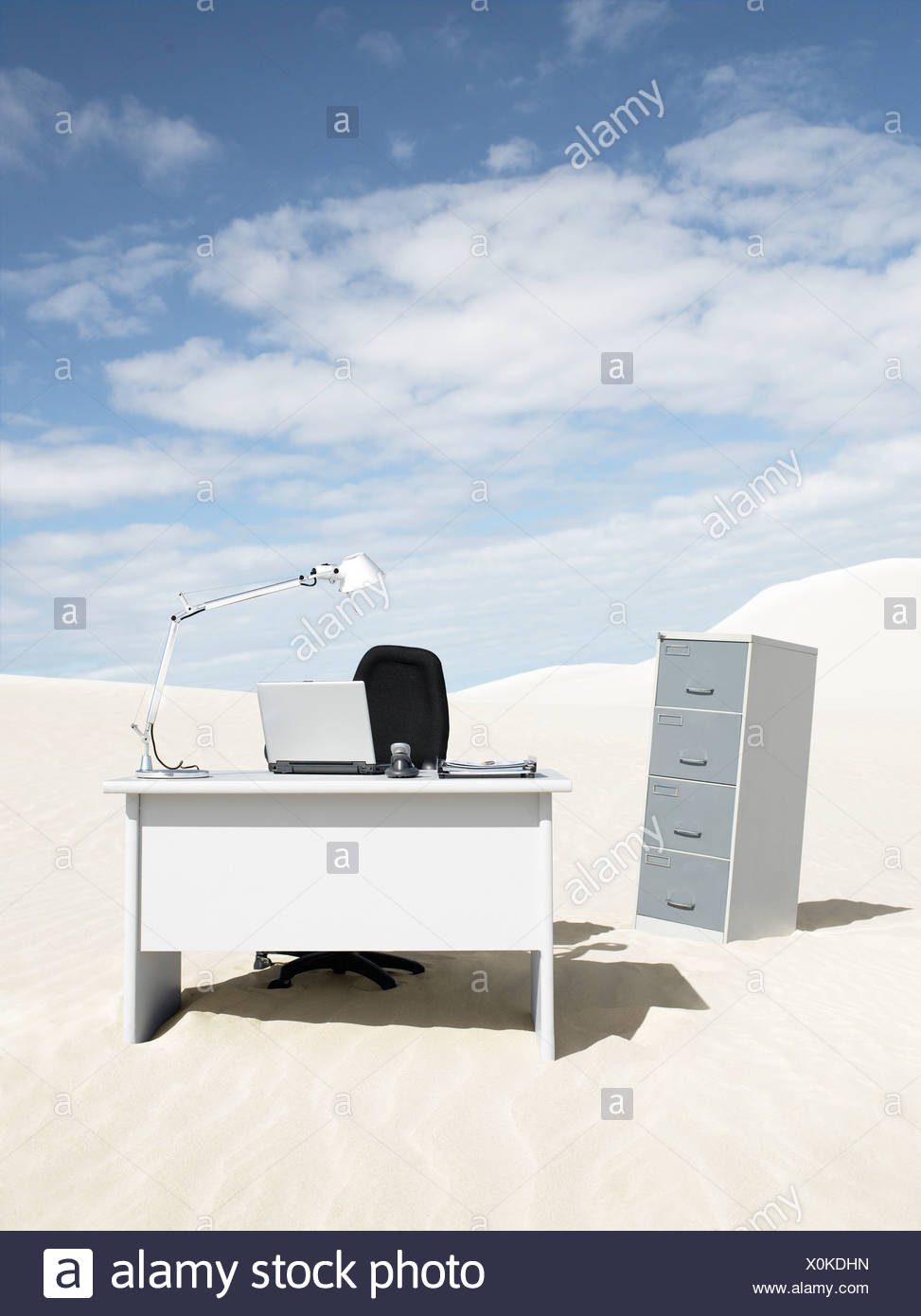 Empty Office Desk Outdoor Office Stock Photos & Empty Office Desk ...